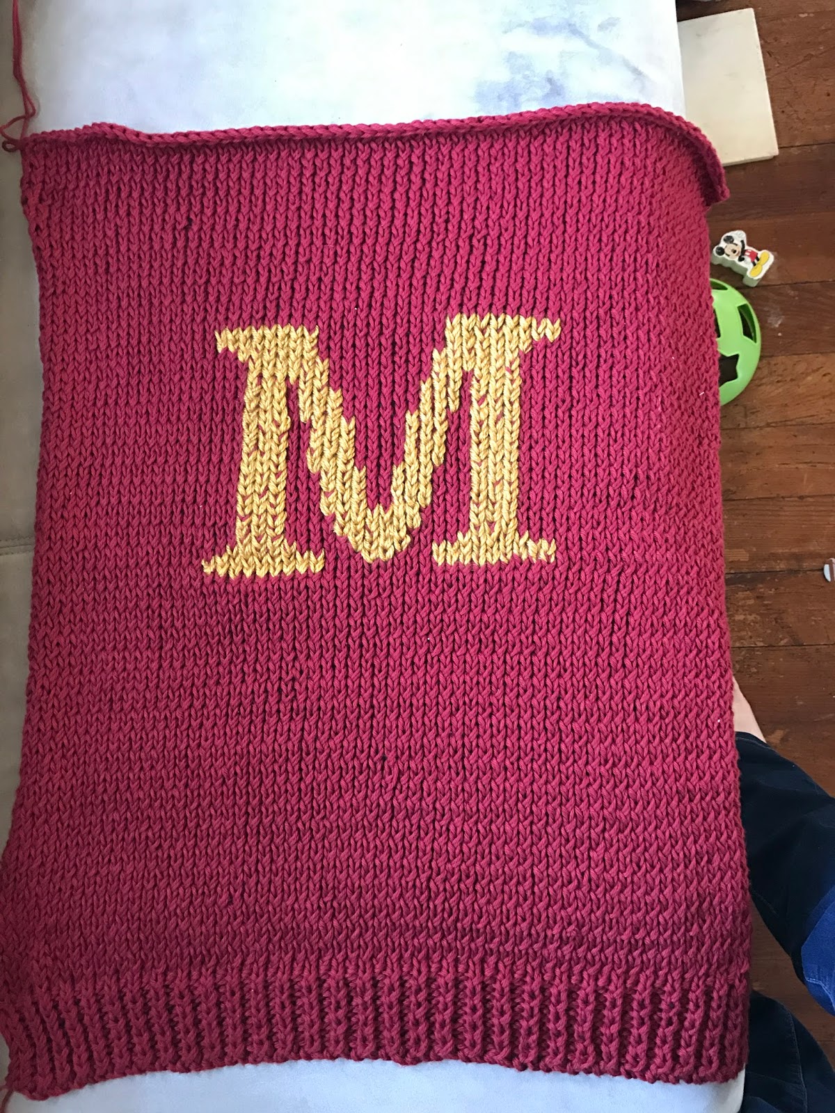 Traxel Time: Oversized Knit Weasley Sweater (free pattern)