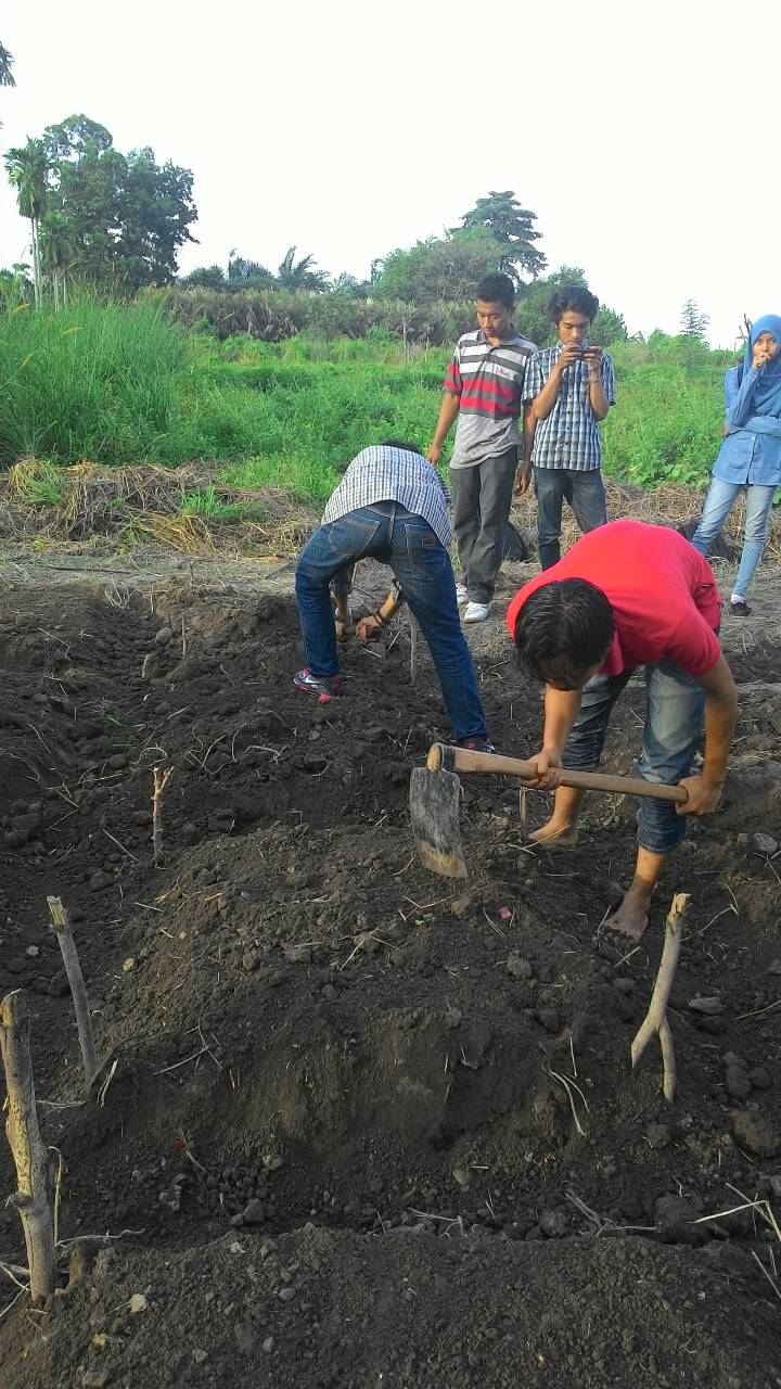 Tujuan Mencangkul Atau Membajak Tanah Adalah