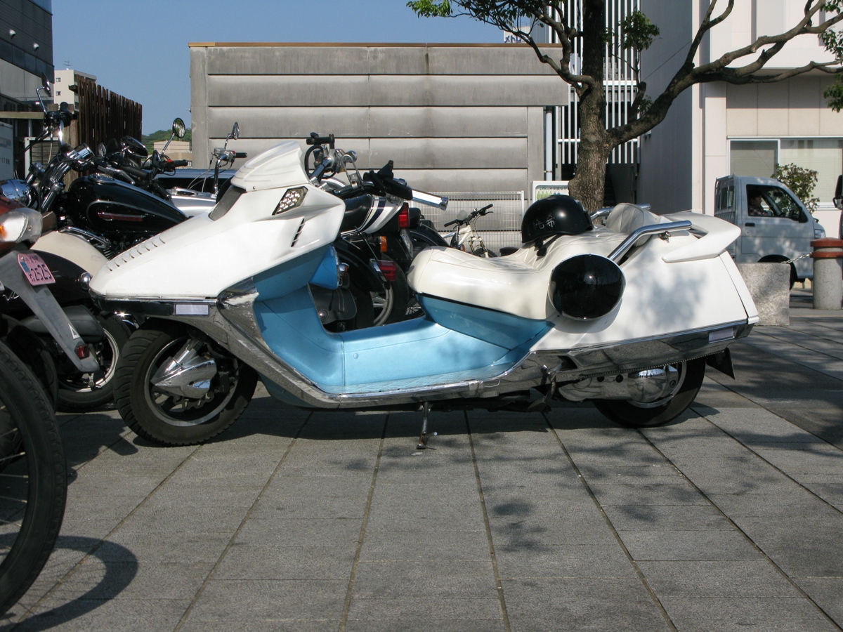 Red Devil Motors: Japanese scooter scene