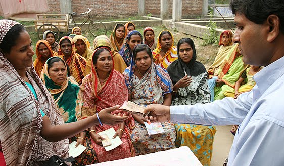 LES INFOS DE LA MICROFINANCE: Le microcrédit est-il le faux-nez du ...