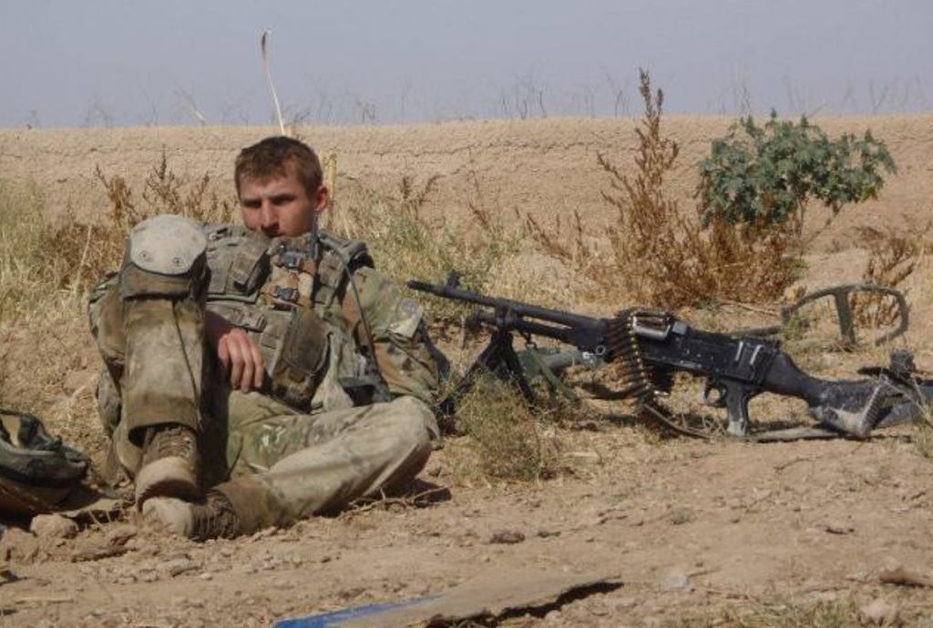 warhistory: British Soldiers Discover Taliban's AK-47 Kalashnikovs