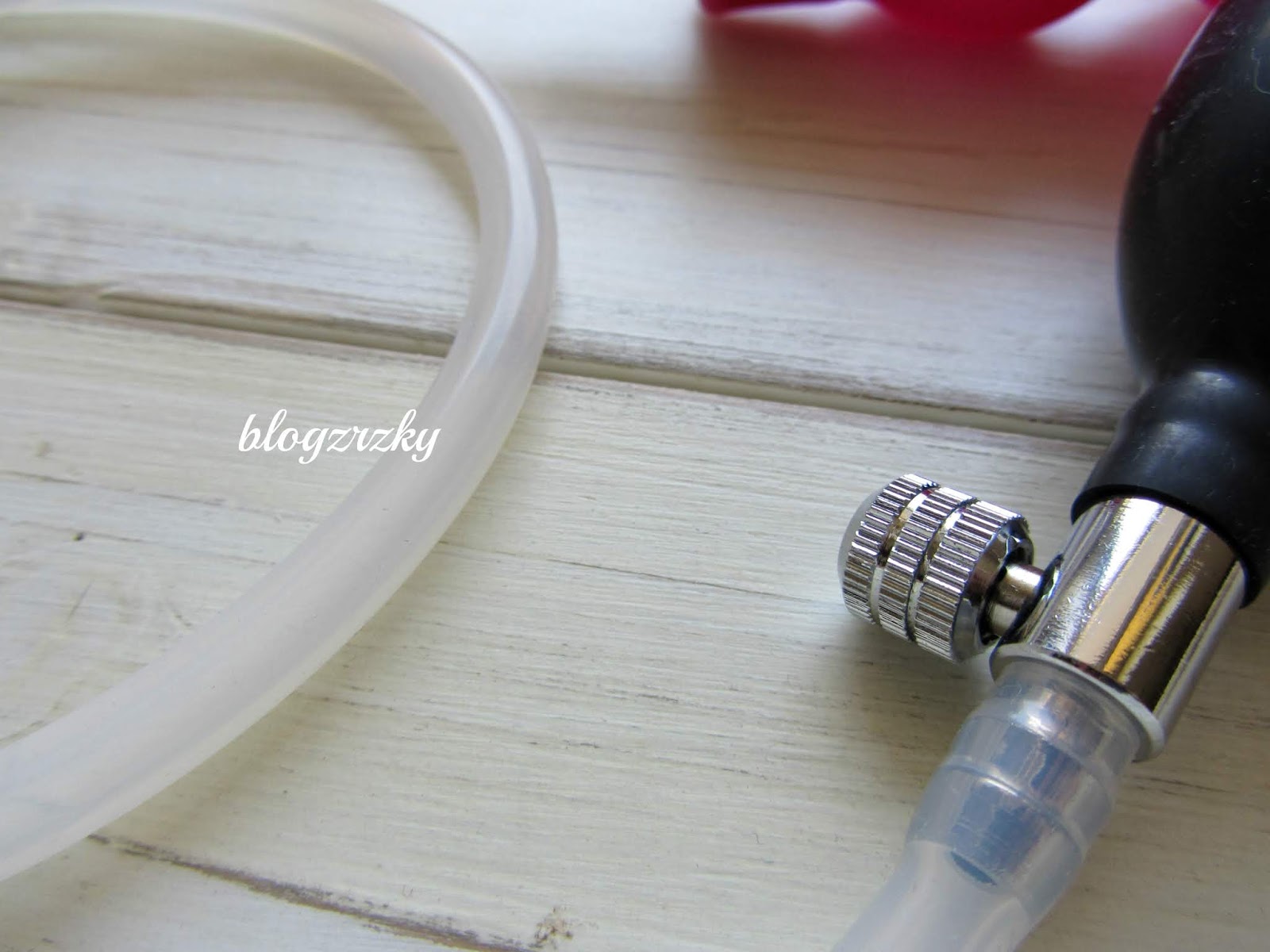 Blog Zrzky: Aniball. Balónek pomocník