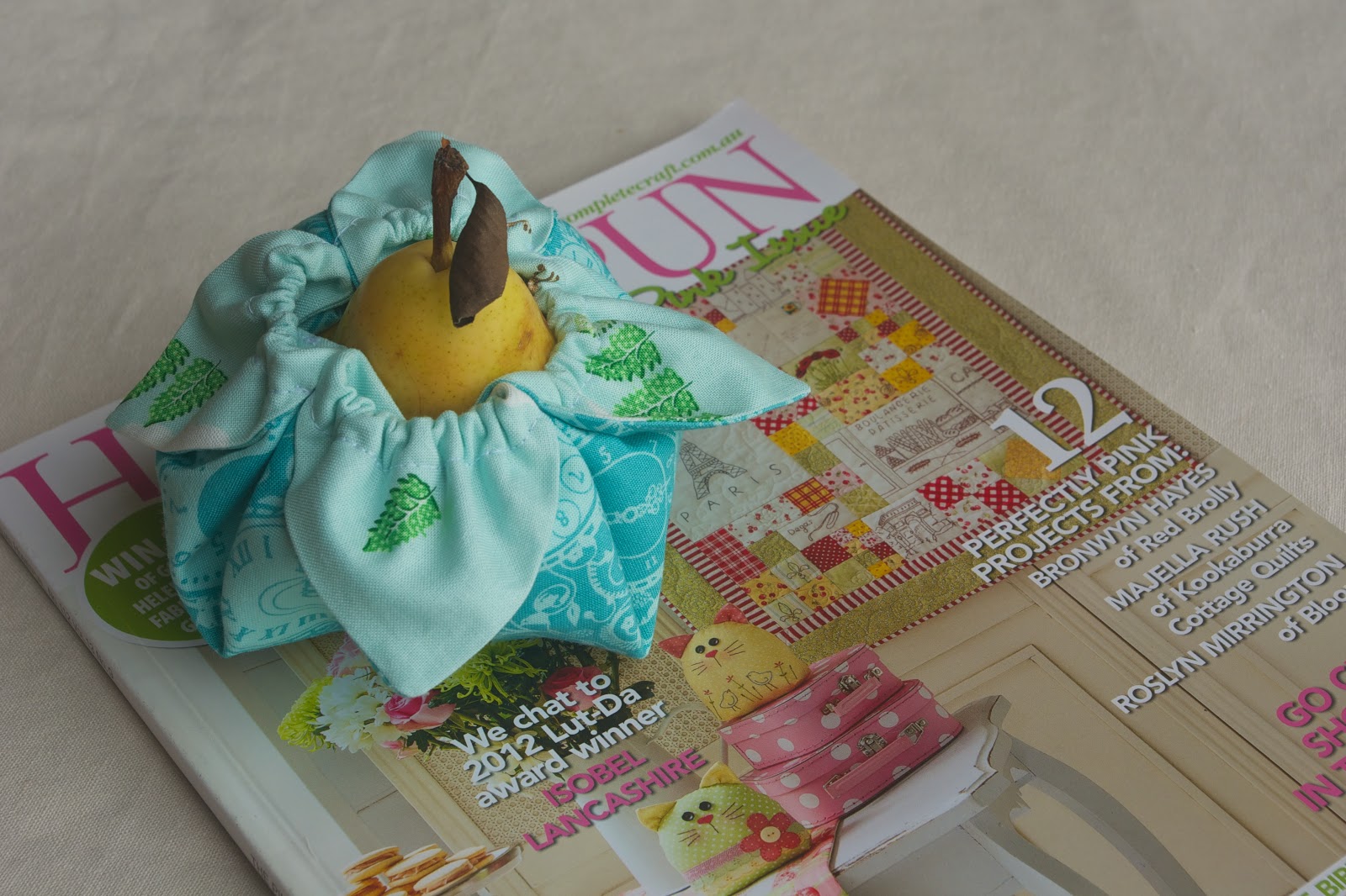 Stitching Notes: Tutorial: Fabric Petal Pouch