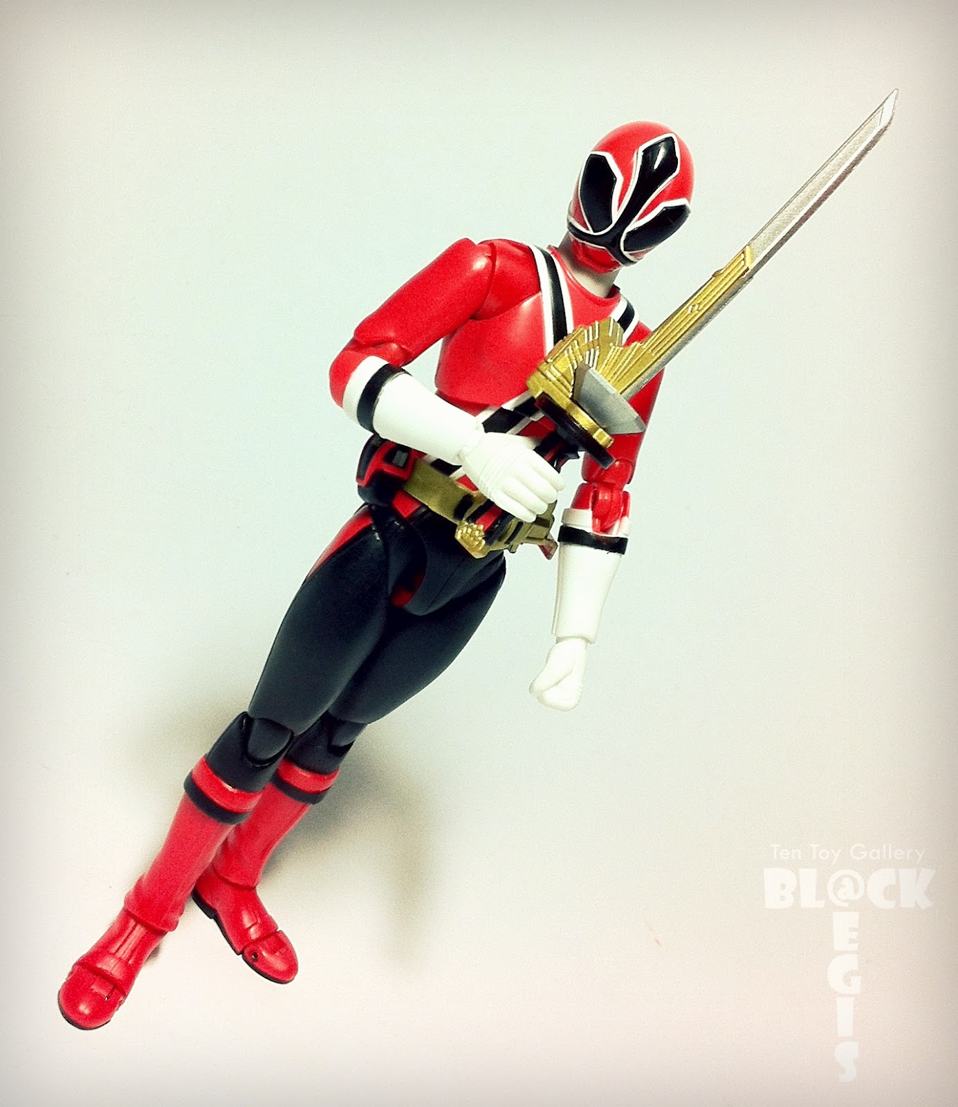 Ten Toy Gallery: Review: S.H.Figuarts Shinken Red