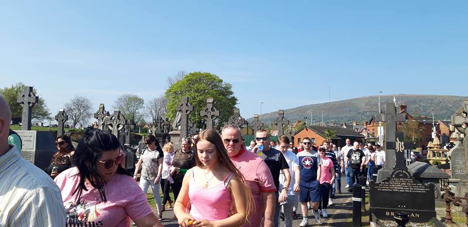 El norte de Irlanda: Conmemoración de Pascua de Saoradh en Belfast y Derry