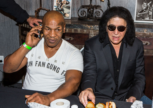 GENE SIMMONS & HELLO KITTY TOILET PAPER