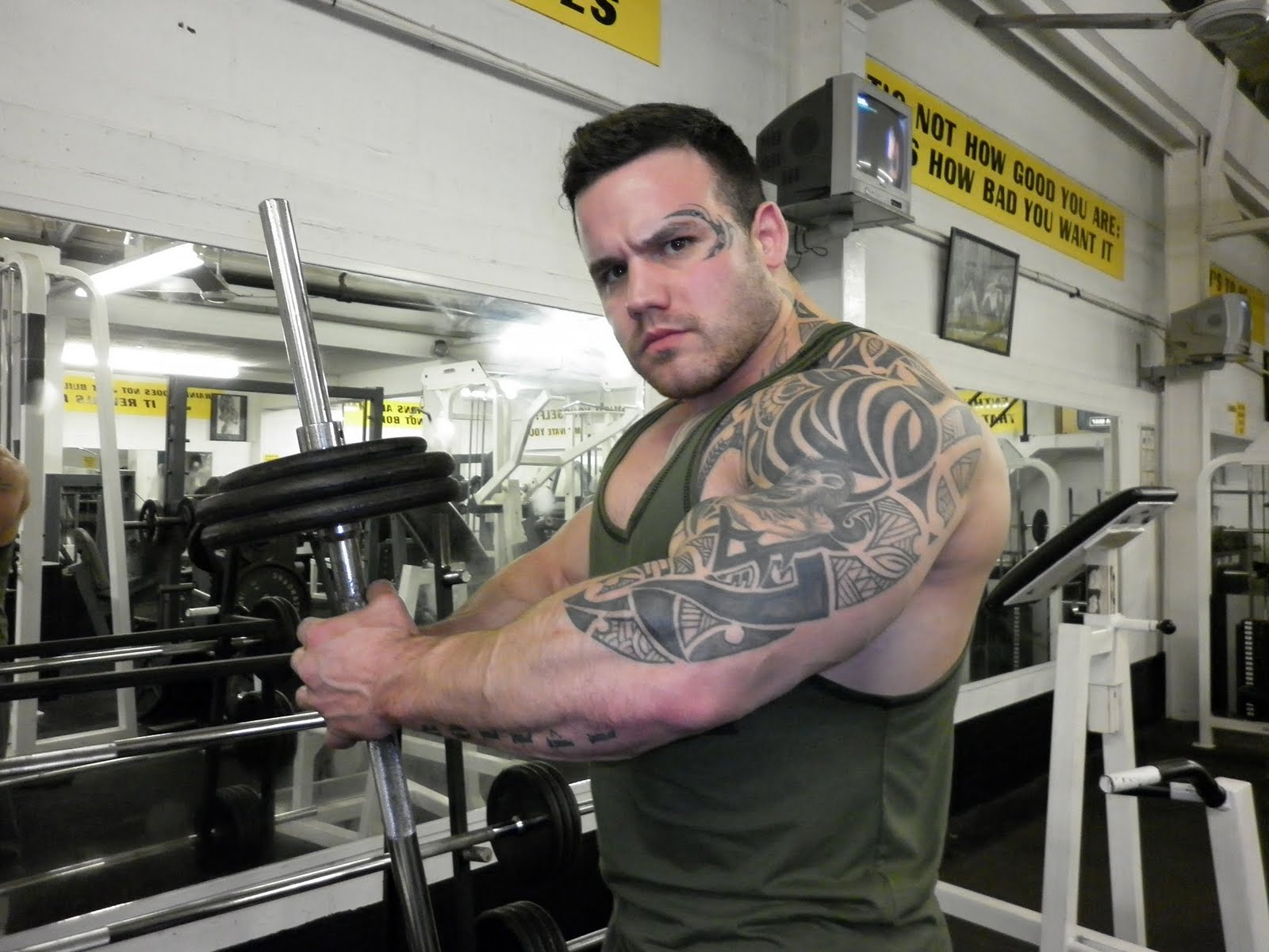 LA PERFECTION FAITE HOMME: AARON LAMBO 01