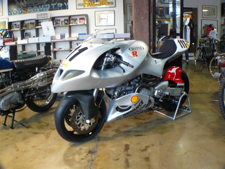 Hunwick Hallam X1R Superbike - way2speed