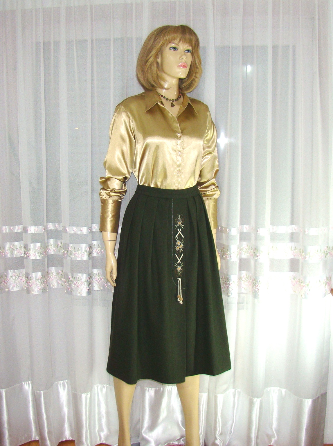 Emotions: FOTO 1496 Fusta stofa lana model tirolez masura 42 si bluza ...