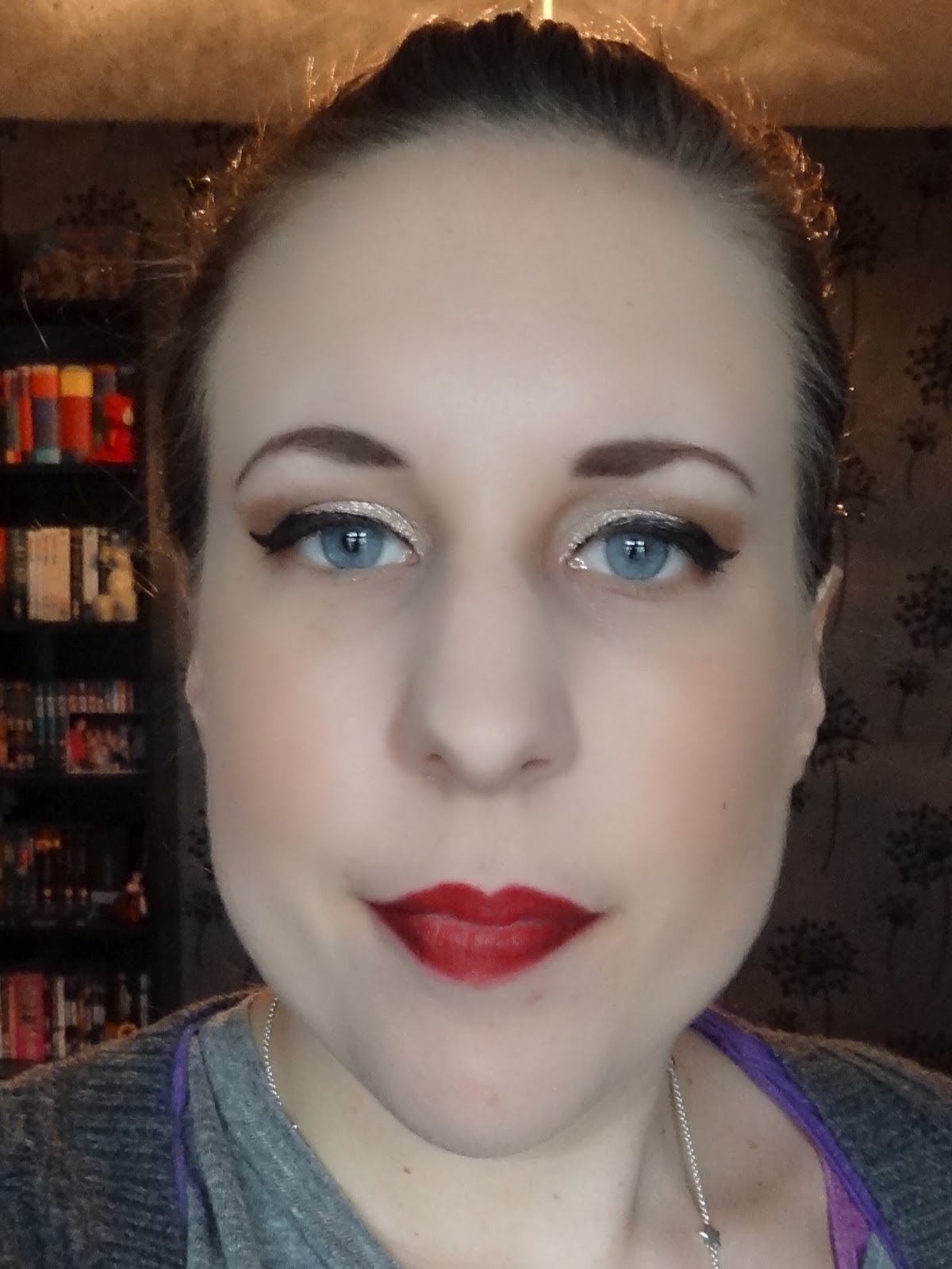 Nik's Makeup Musings: Red Lips - Featuring Mac's Russian Red Lipstick