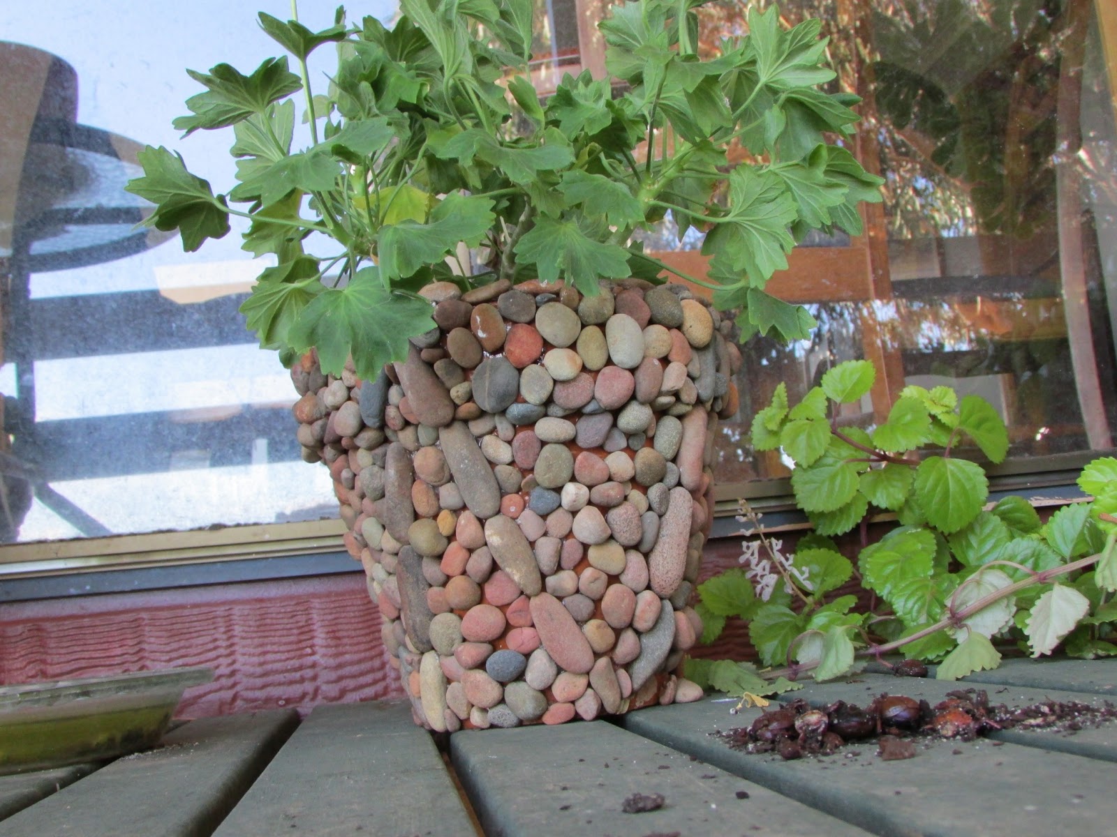 MOSAIC MAGIK: Zig-Zag Pebble Pot