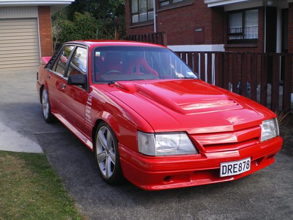 FAST LANE by Michael Bailey: HOLDEN VK COMMODORE