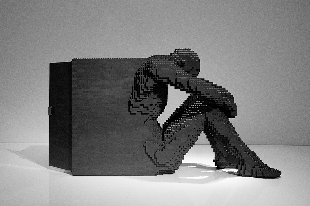 งานแสดงศิลปะรูปปั้นตัวต่อ Lego ที่ ArtScience Singapore Museum โดย ...