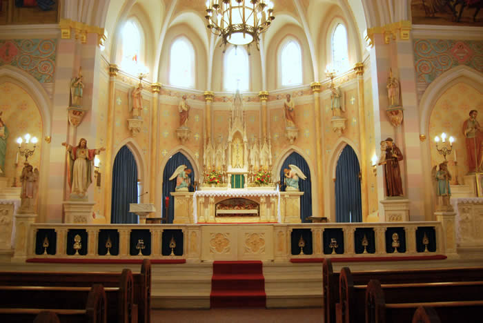 Introibo ad altare Dei: St Peter in Volo, IL