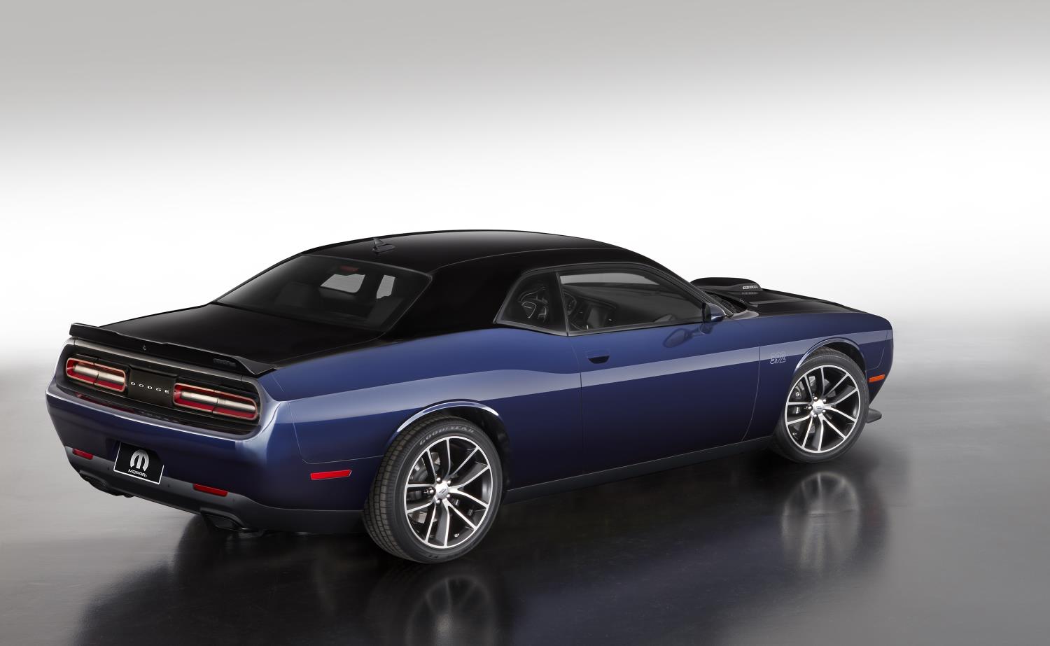 MUSCLE CAR COLLECTION : Dodge Challenger Mopar 80 Years Edition