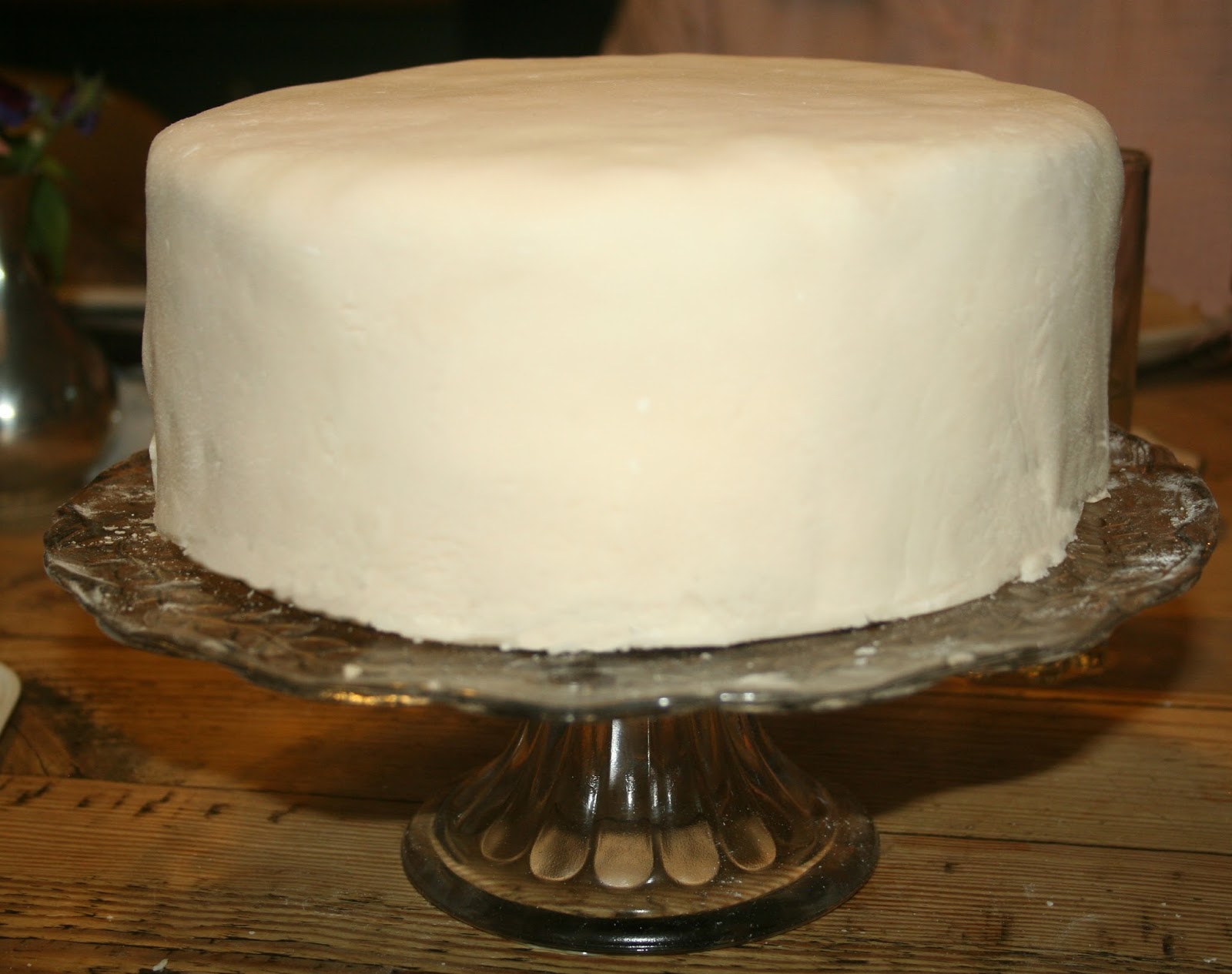 For The Love of Baking: Covering a Cake With Fondant Icing