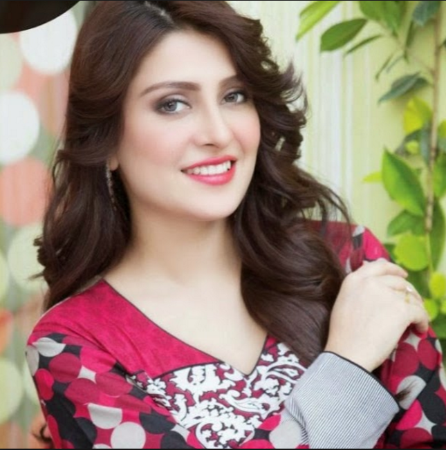 Aiza Khan Out Looking Wallpapers / Ayeza Khan Most Beautiful Pictures ...