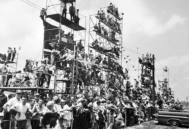 Grandstand Collapse at the 1960 Indianapolis 500 - An Engineer's Aspect