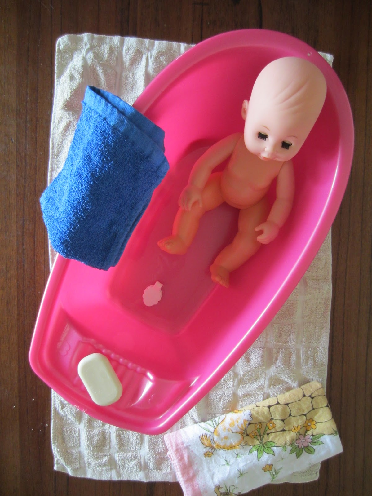 Kids Activities & Tips 4 Everyday: DOLL WASHING, Bath time for baby