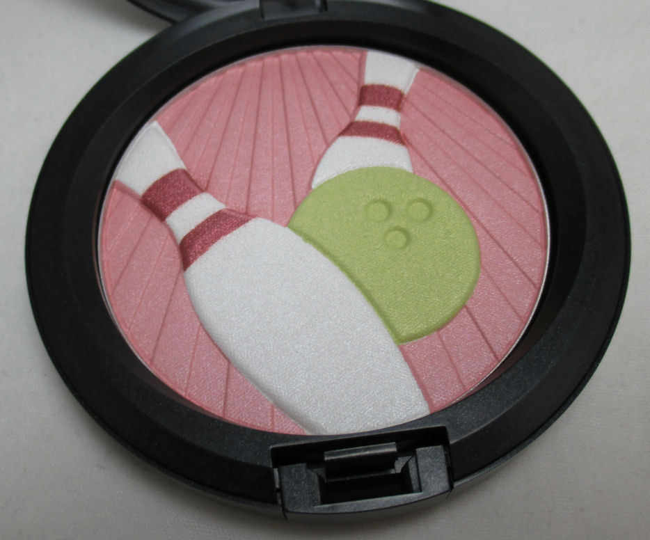 MAC Pearl Matte Face Powder in Trophy