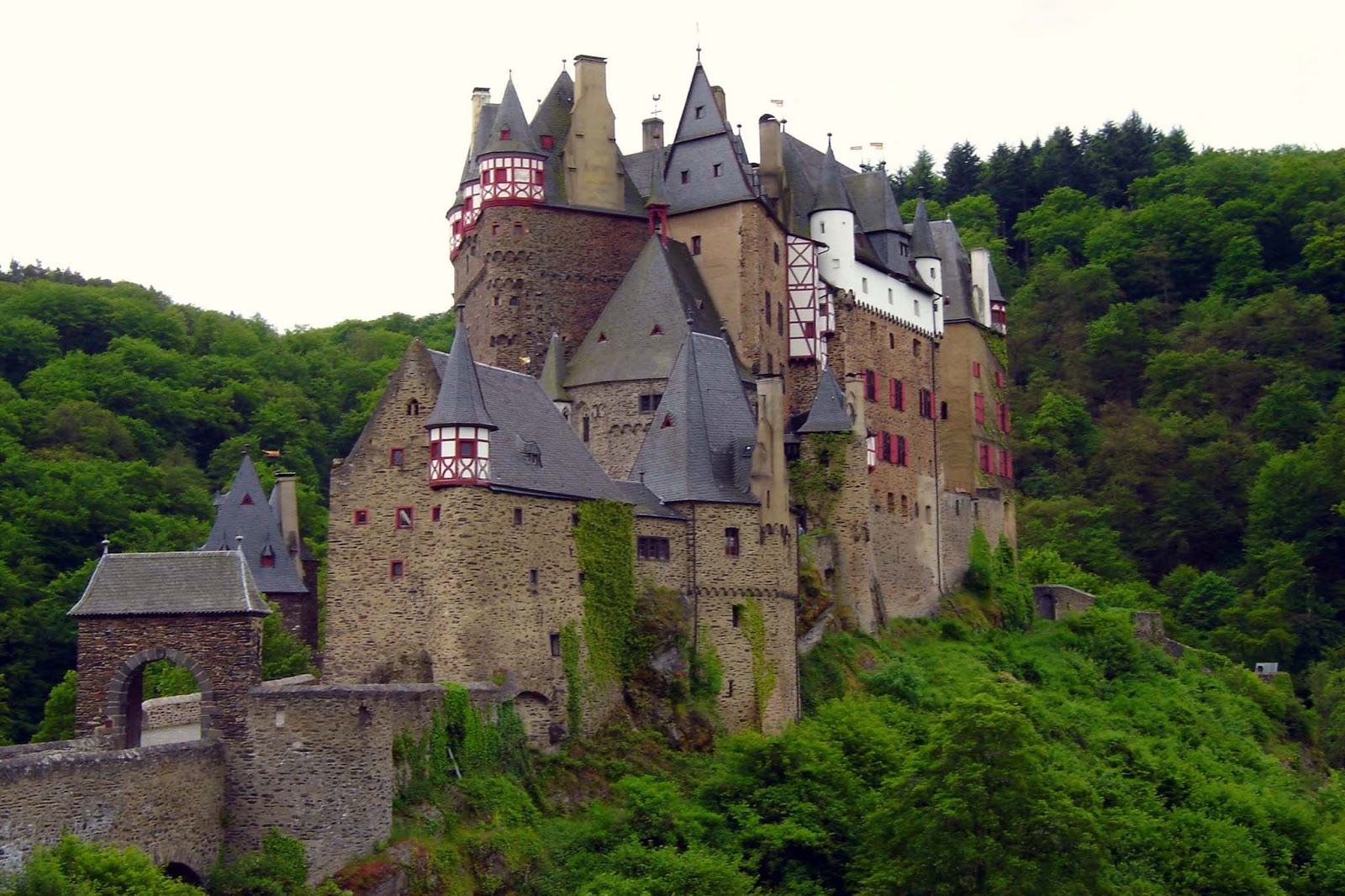 Eltz Castle Germany | Desktop Wallpapers