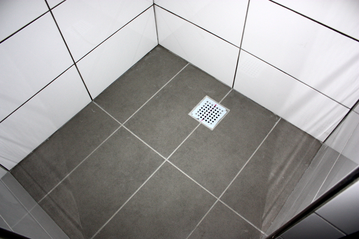 HusCompagniet på Kærhavebakken: Fliser er lagt