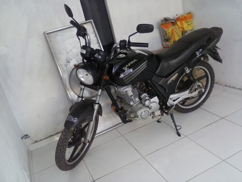 Vende-se uma moto Dafra, em Mairi