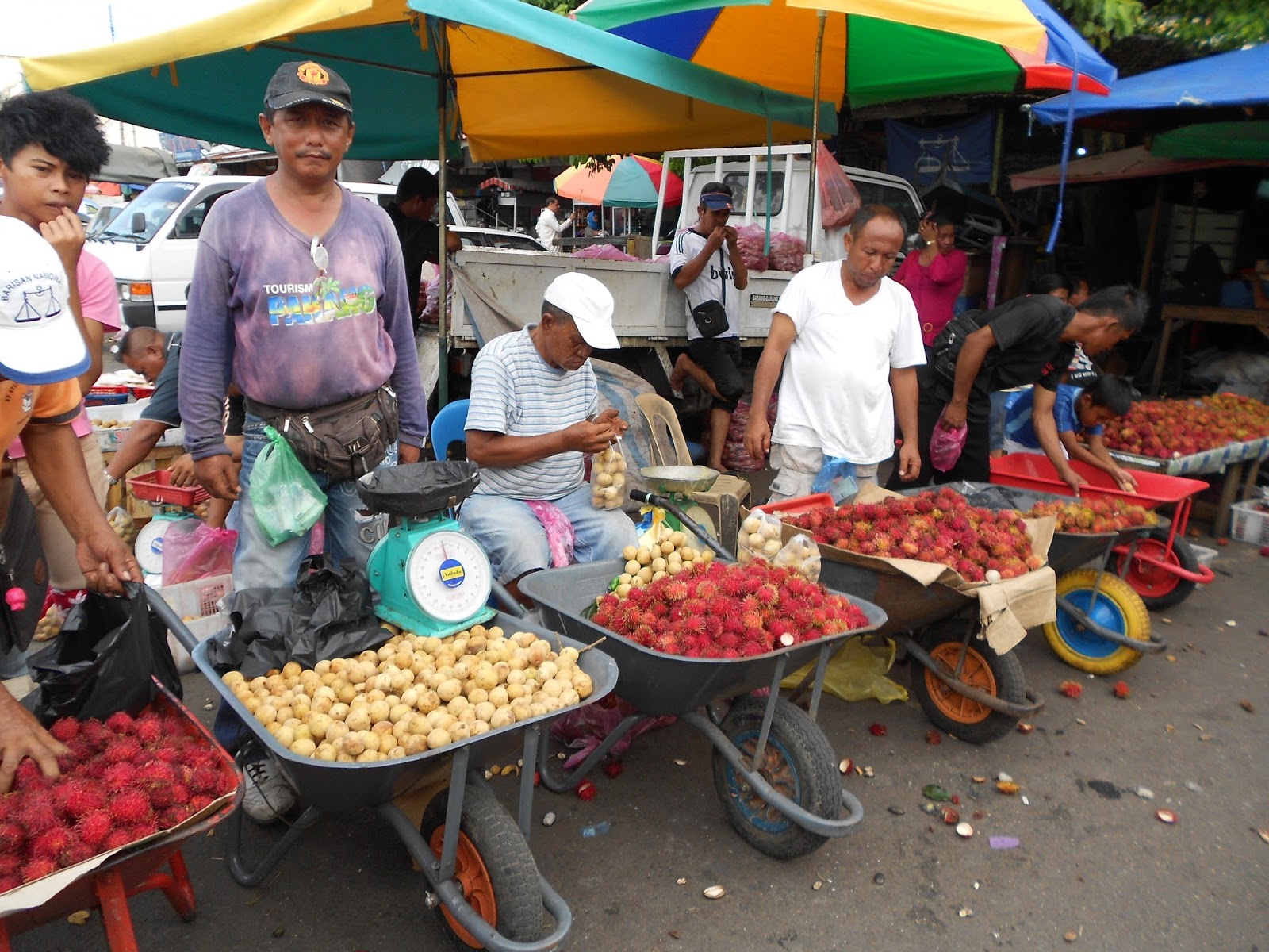 FREELITTLEBRAIN: Semporna Small Petty Traders