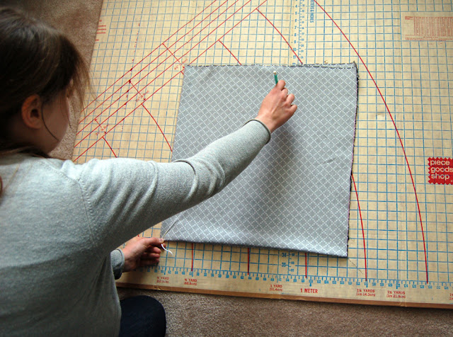 Anna of CLE: Round Tablecloth Tutorial