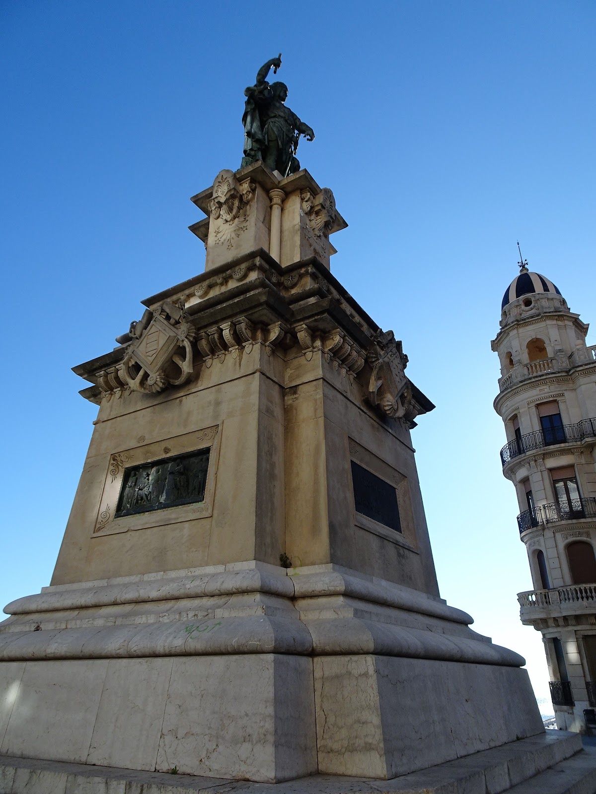 Redescubriendo Barcelona y más allá: 05/01/2018 Tarragona. Monument a ...