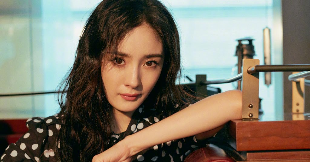 China Entertainment News: Actress Yang Mi releases new fashion photos