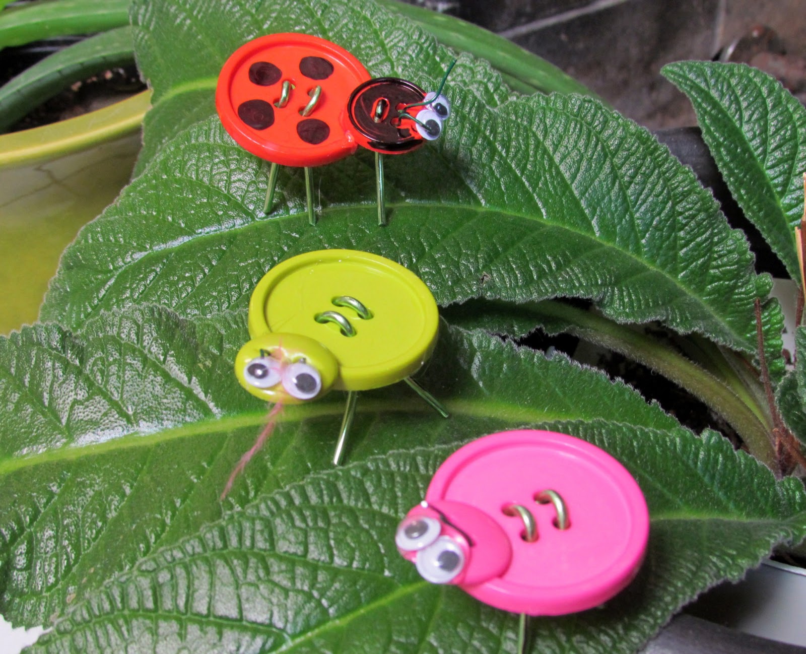 Learn To Grow: How to make Bugs from Buttons craft!