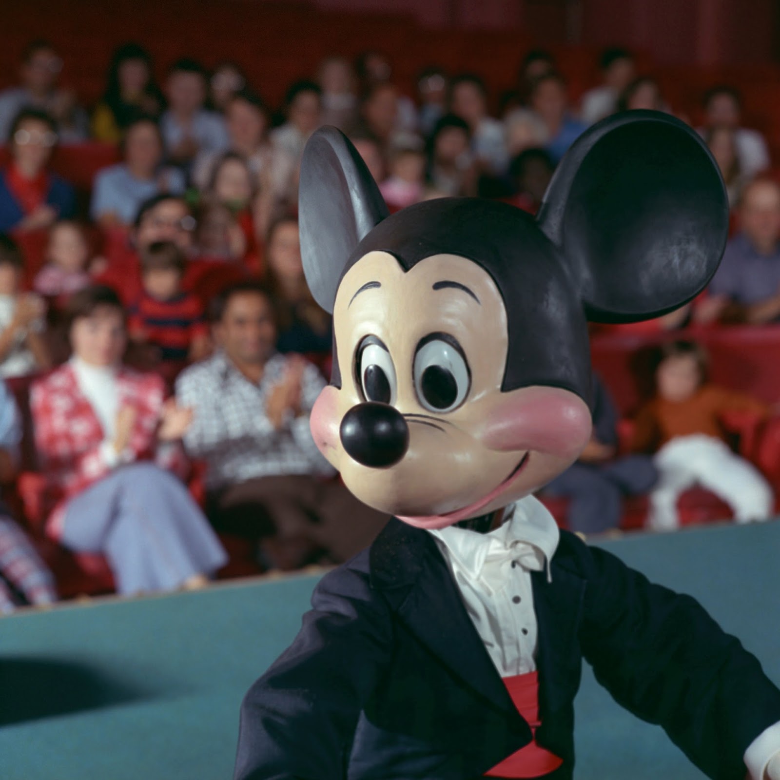 Disney Tidbits from a Disney Nut: MICKEY MOUSE MONDAY!