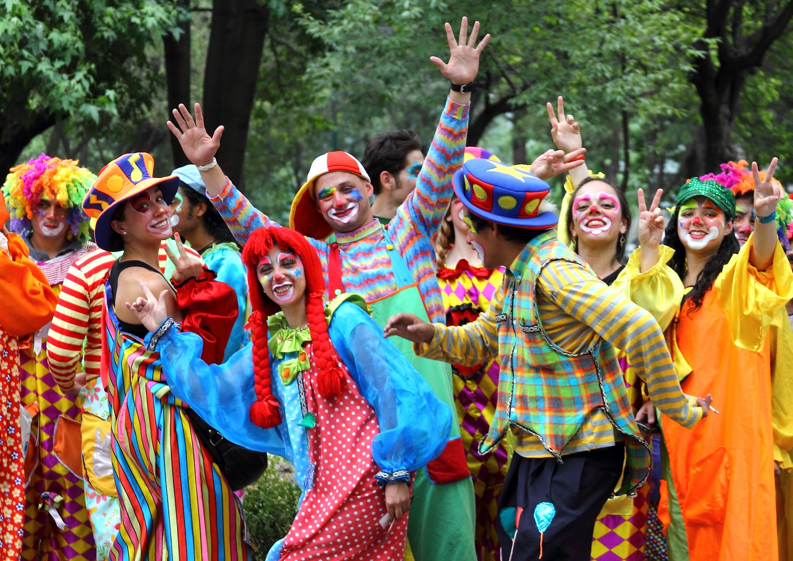 Espacios y despacios: Payasos divirtiéndose - Clowns having fun
