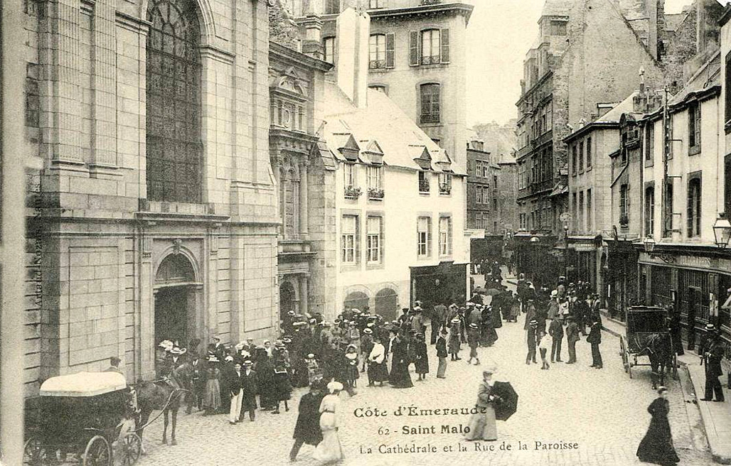 Saint-Malo - parcours historique: Place Jean de Chatillon