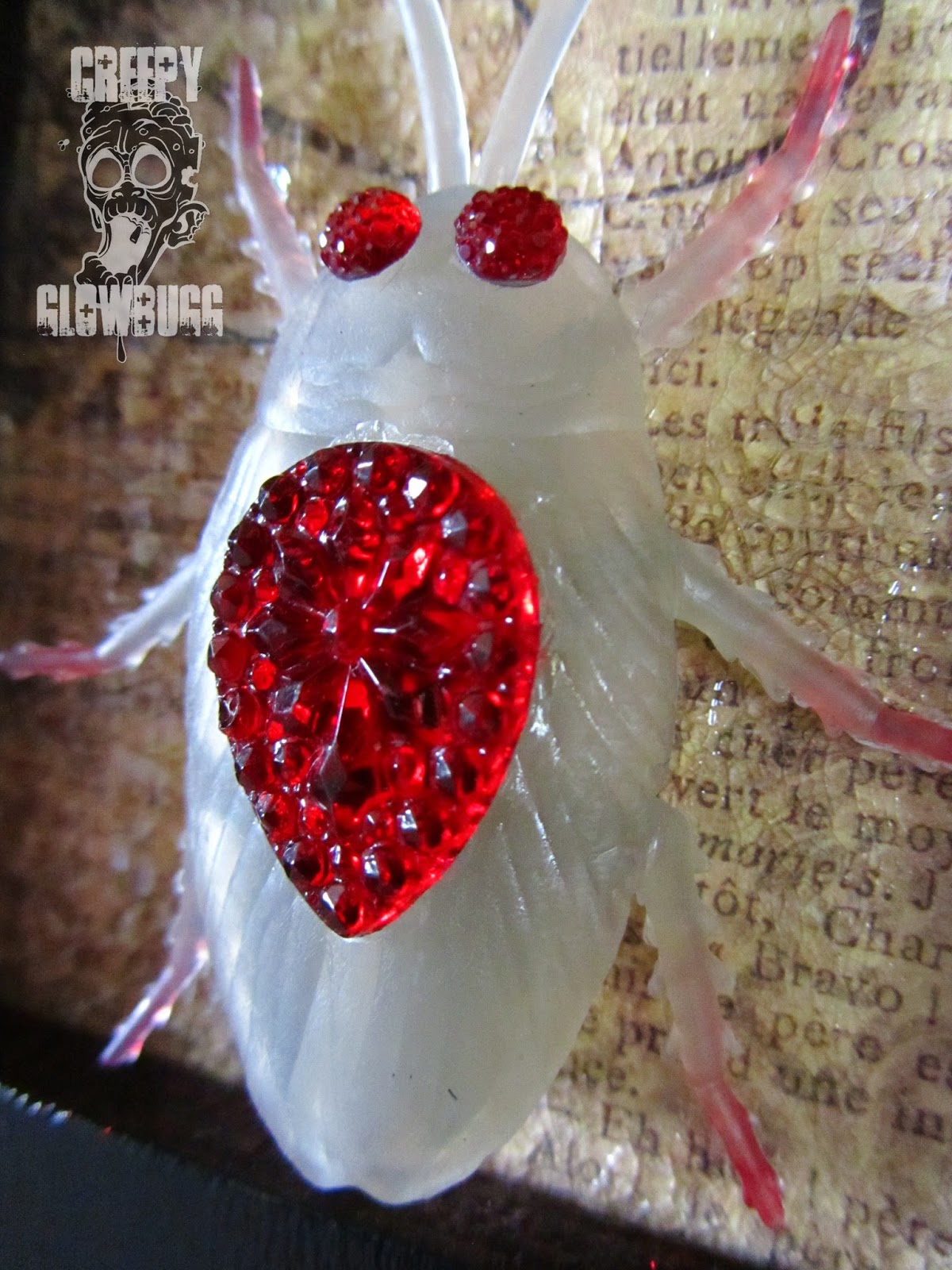 Creepy Glowbugg: Bug. Bugg. Buggs.