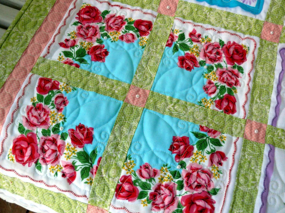 Dirt Cheap Decor!: Hanky Quilt