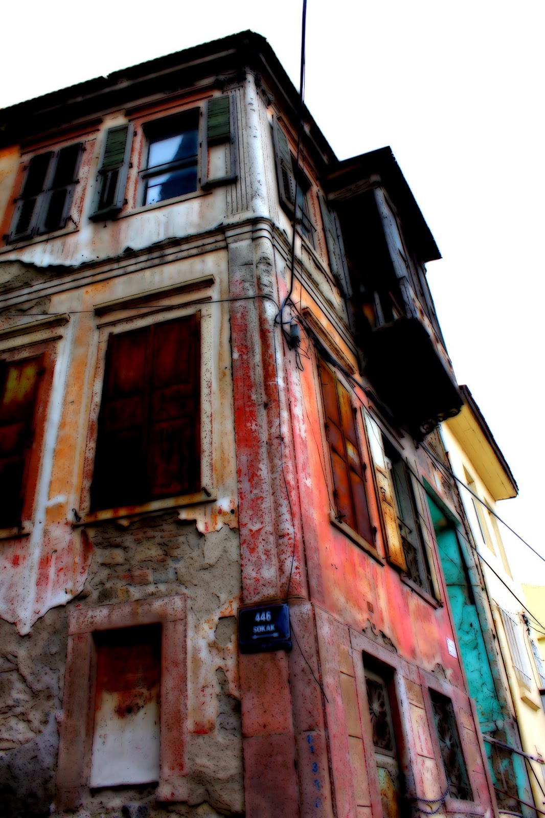 AVARA: Geçmişin İzlerini Taşıyan Eski Ahşap Evler