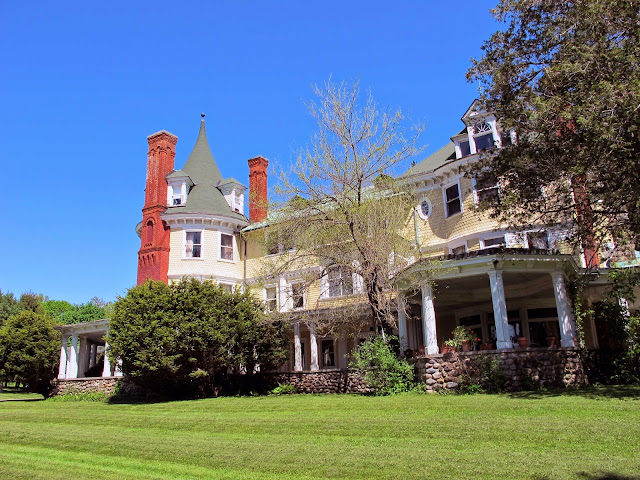 BIG OLD HOUSES: I Am a Lawn Man