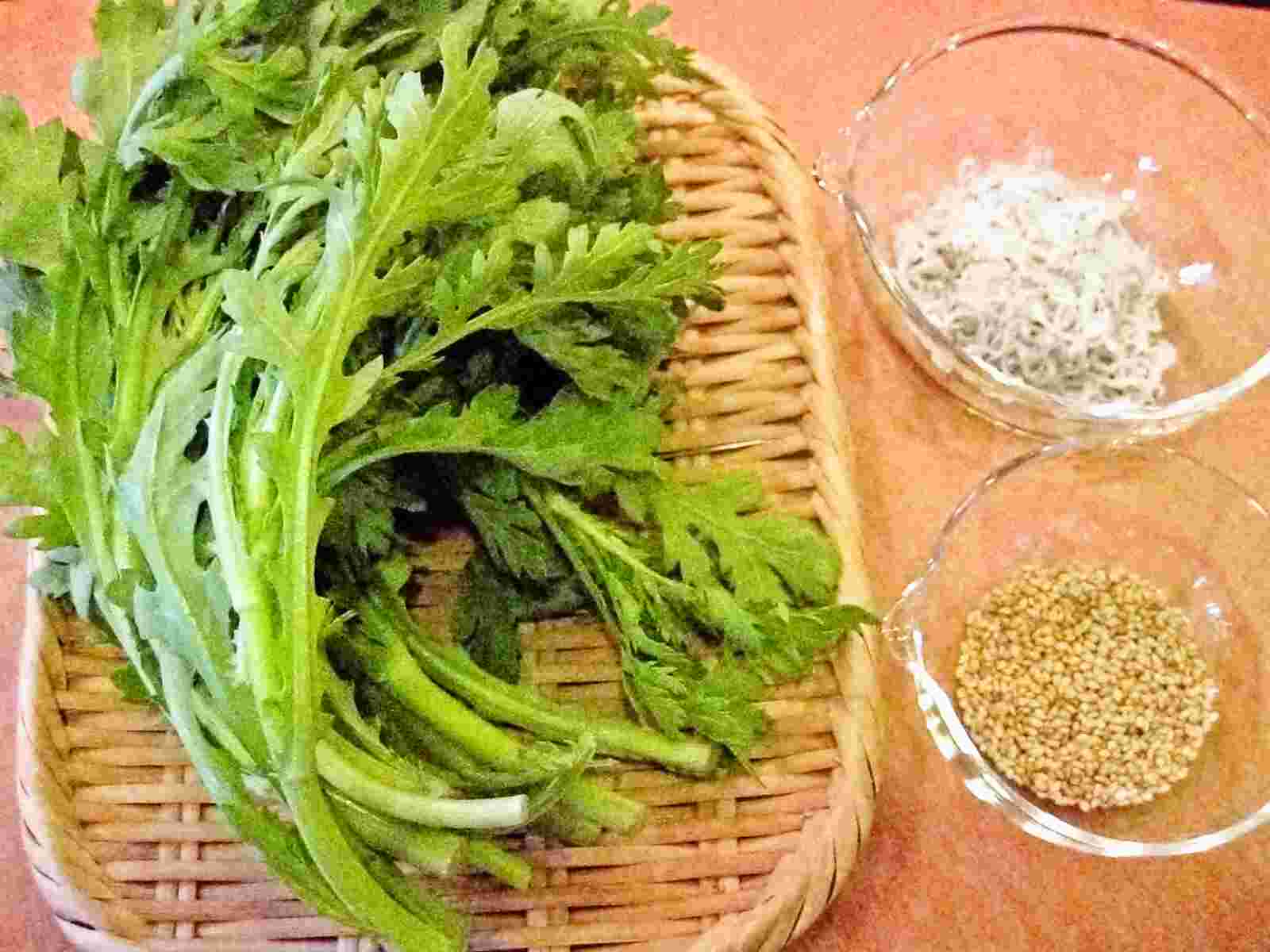 Recipes for Tom: Shungiku to shirasu no mazegohan / steamed rice mixed ...