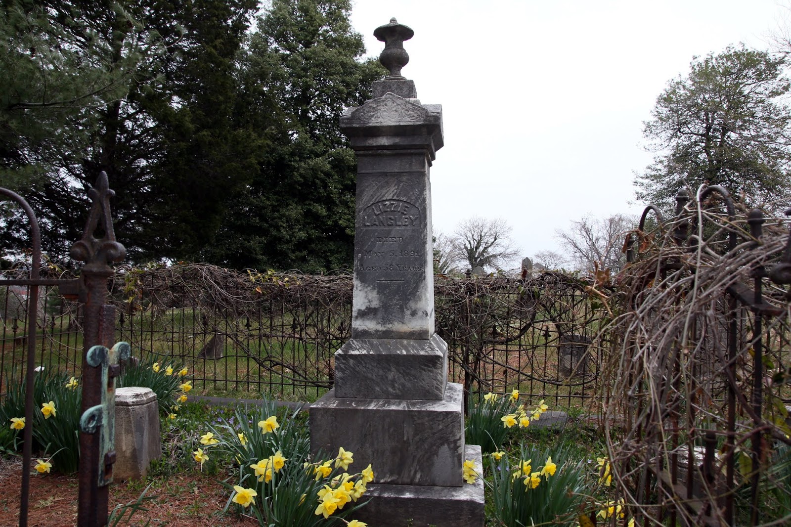 Photo book Misc Rambling and Travel Blog: Lynchburg Old City Cemetery