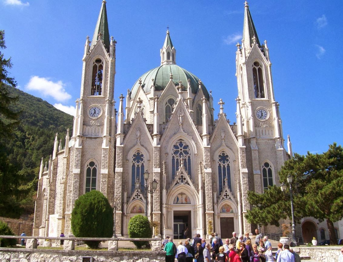 Tabernacoli italiani: Castelpetroso. I Sette Dolori di Maria