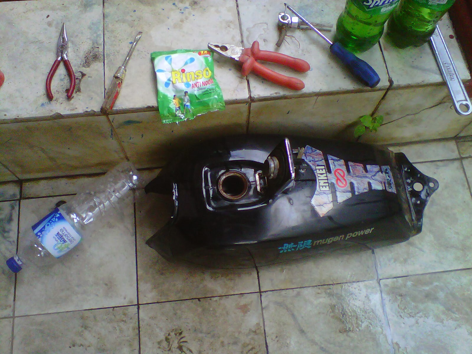 watu pecak: Cara Mencegah Tanki Motor Agar Tidak Mudah Bocor