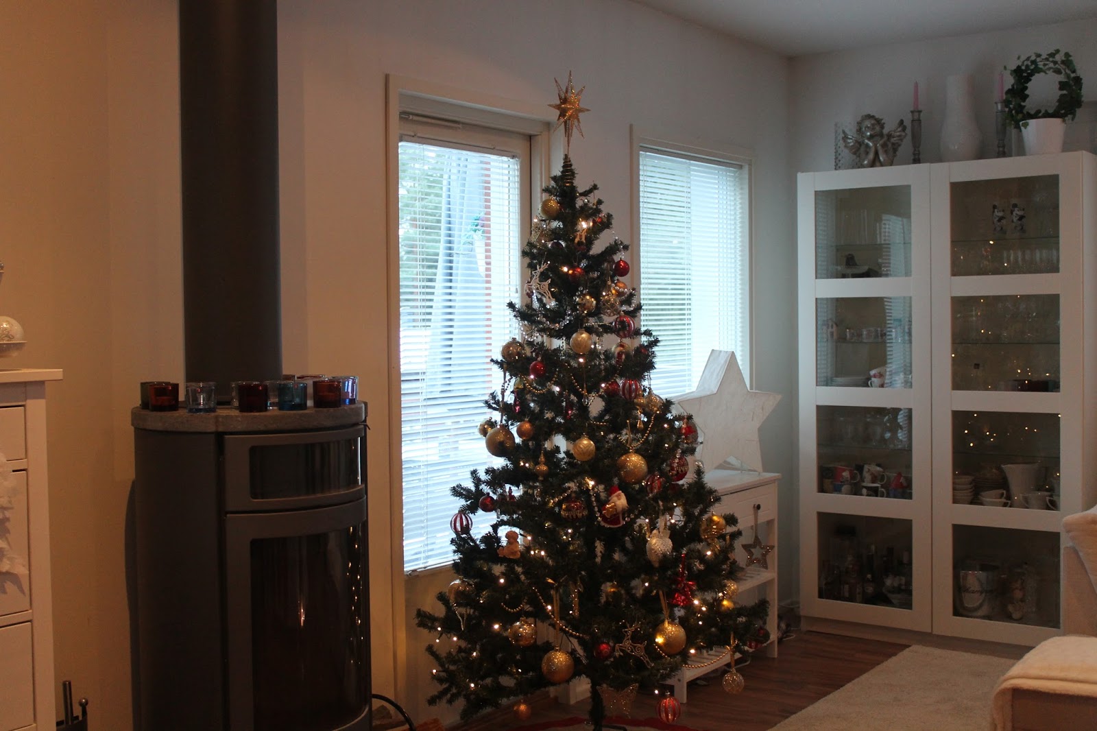 Sarin kotona: Joulupuu on rakennettu...