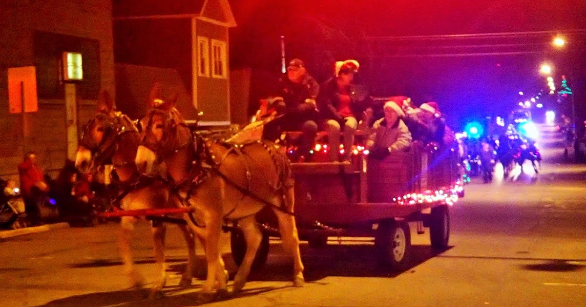 Slightly Off the Mark: 2017 Albion Christmas parade photos