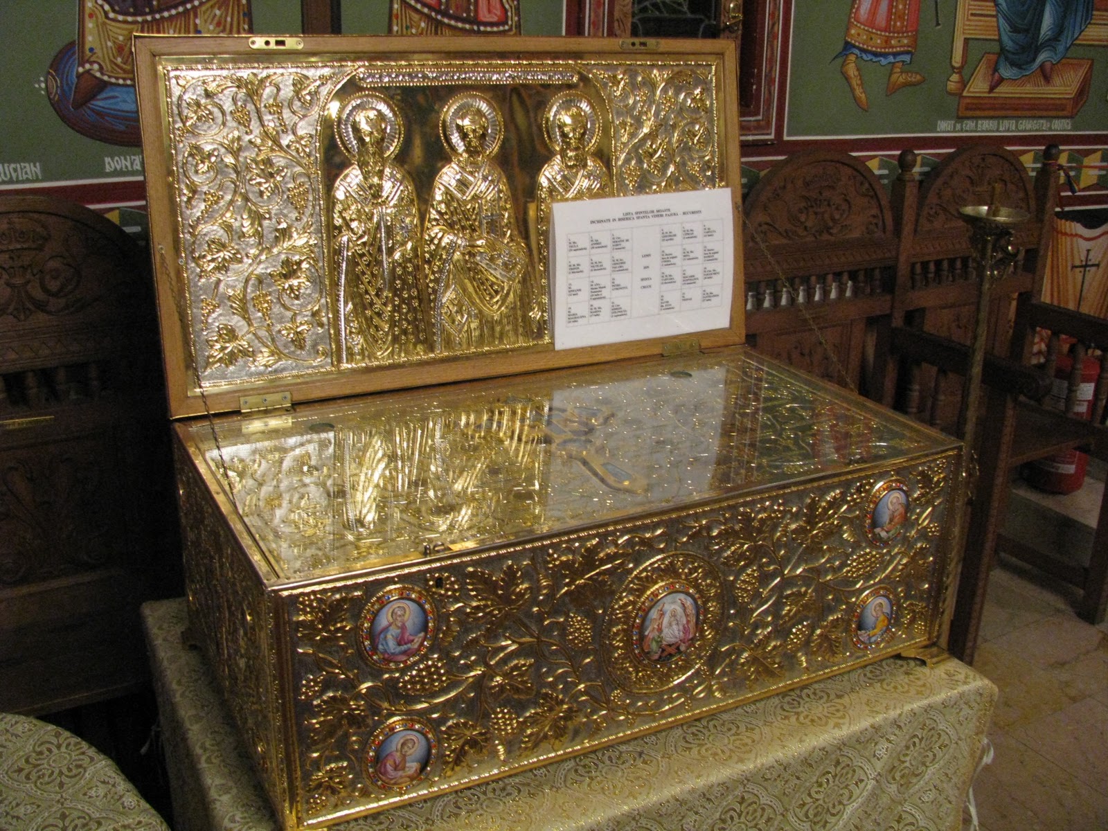 Parohia "Sfânta Vineri" - Pajura: Sfinte Moaste