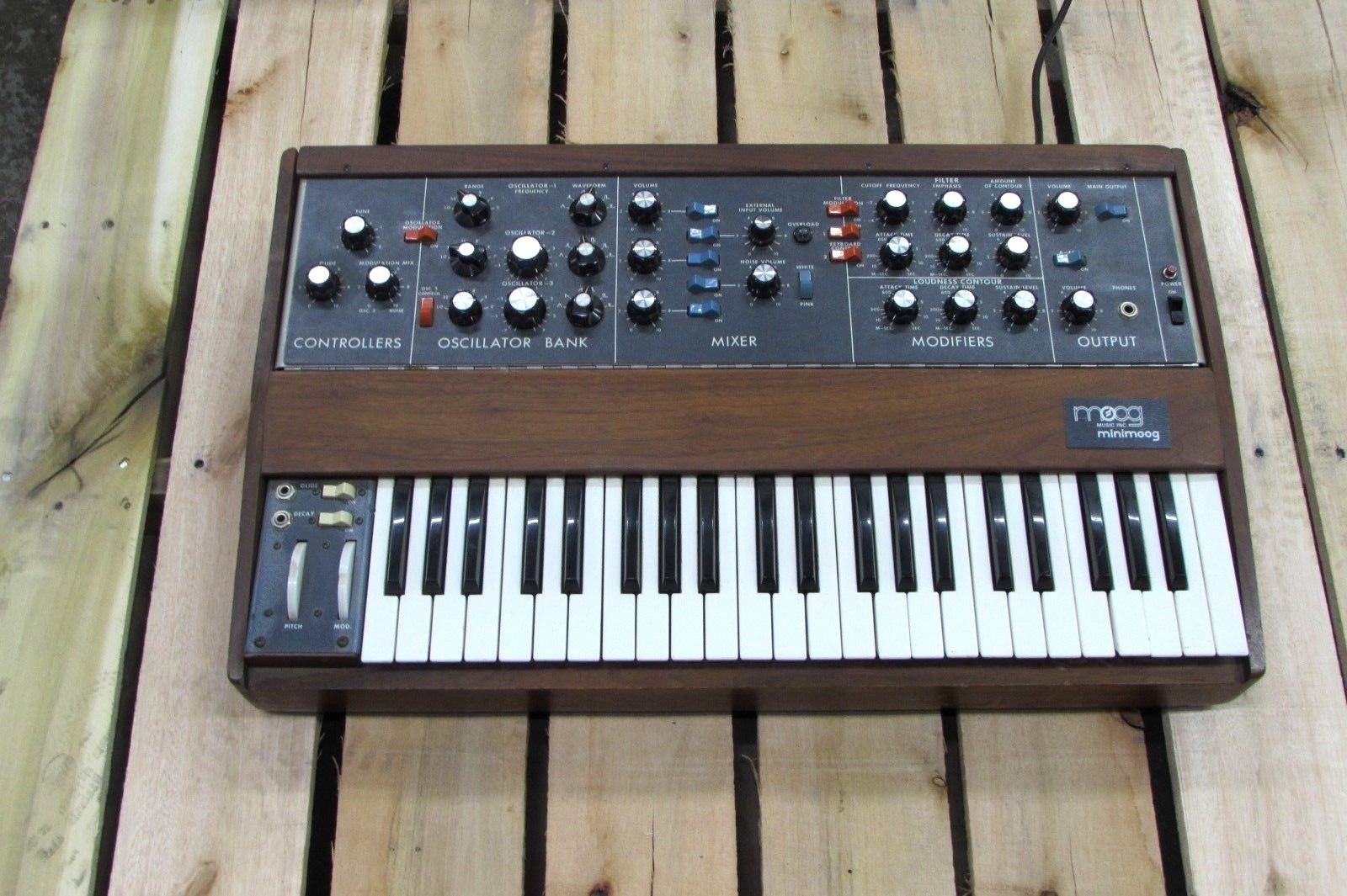 MATRIXSYNTH: 1970's Moog Minimoog Model D Keyboard Synthesizer SN 2141