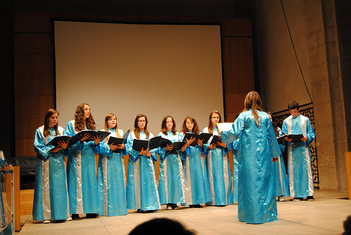 CORO ECCE GRATUM-----------------