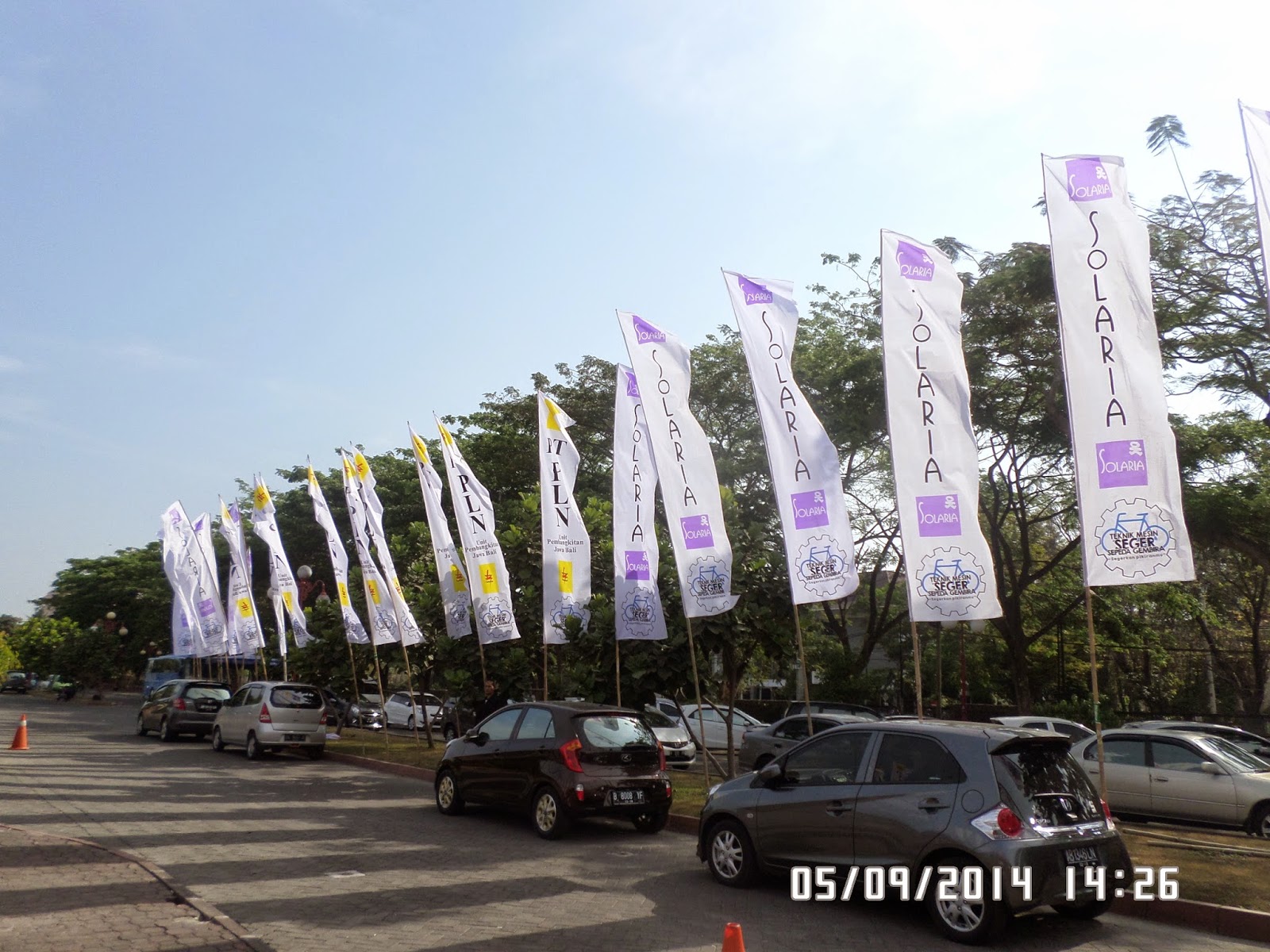 bendera spanduk umbul 2 kain: Bikin Spanduk kain