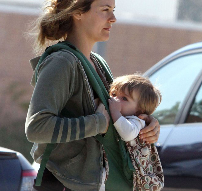 Mimitos Porteados: Beneficios del porteo ergonómico en el porteador